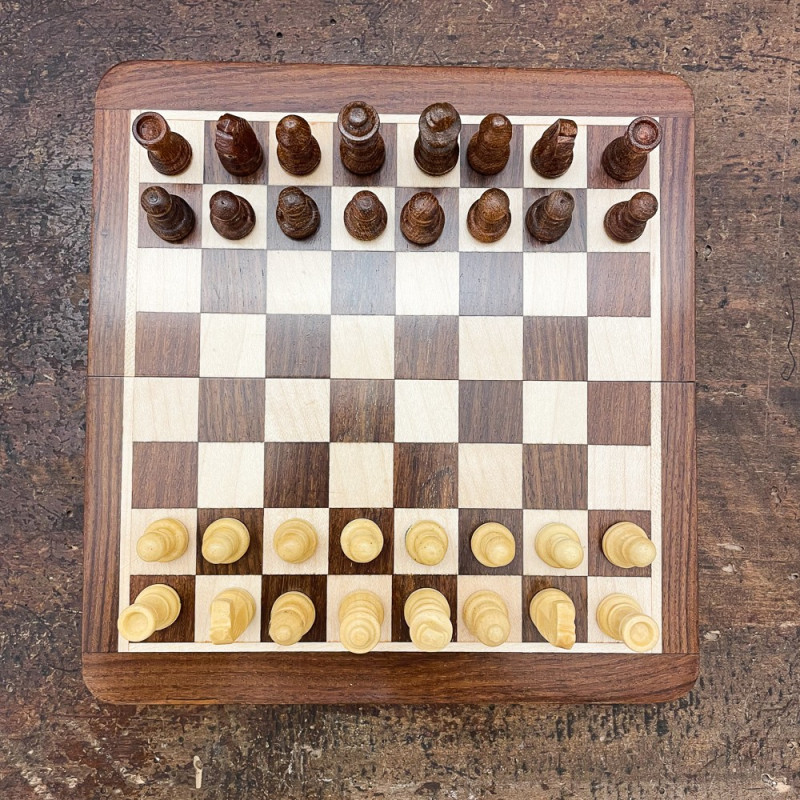 Folding chess set