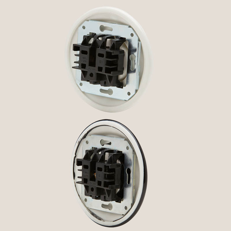 Round porcelain wall socket