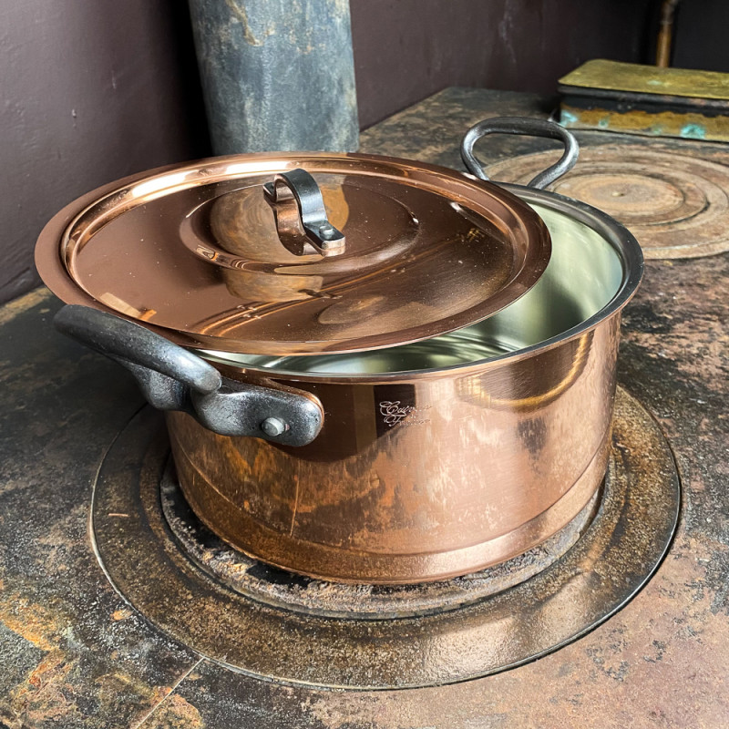 Pot with tinned copper lid