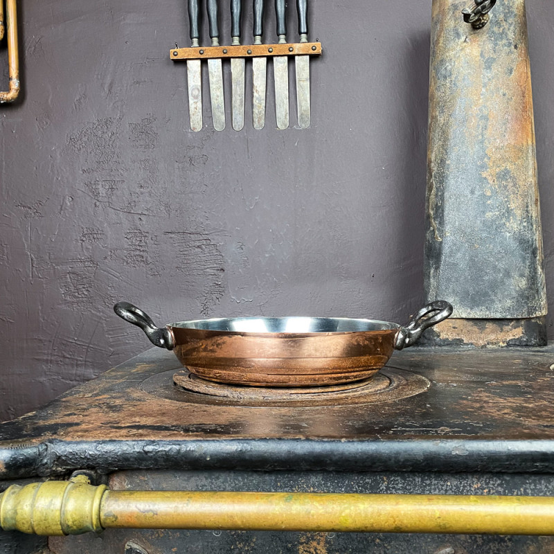 Serving dish in tin-plated copper