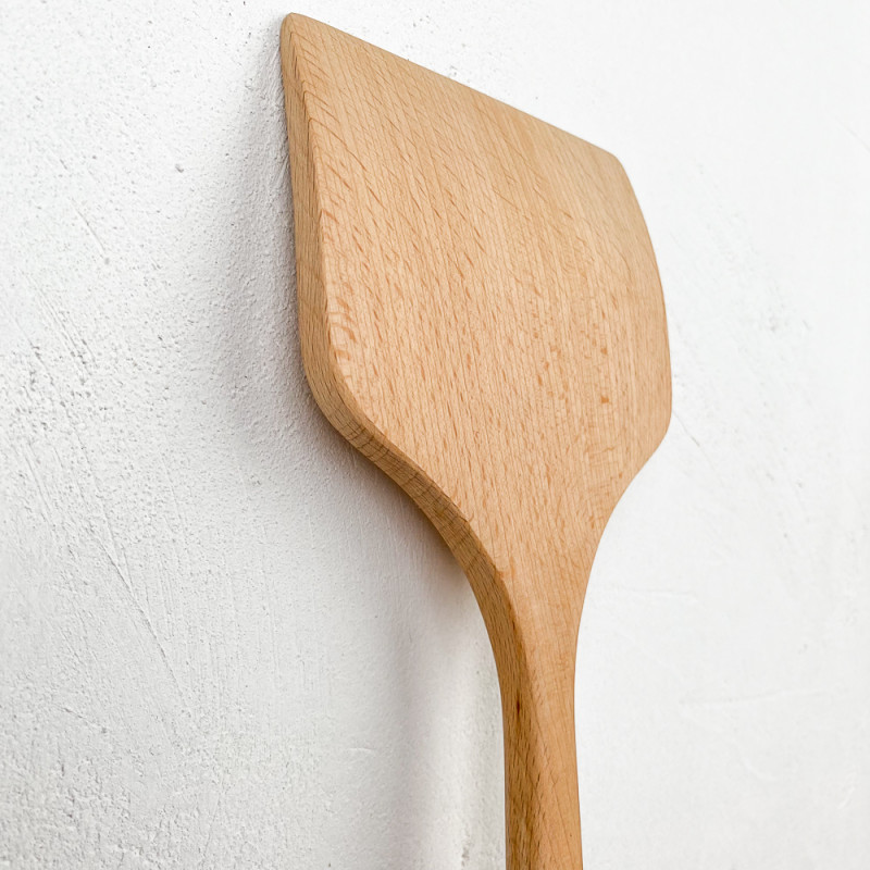 Wooden fish shovel