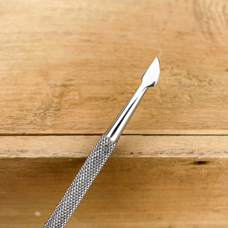 Repousse et retire cuticules en inox 13.5 cm