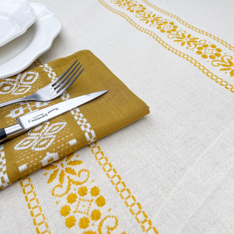Nappe brodée écrue