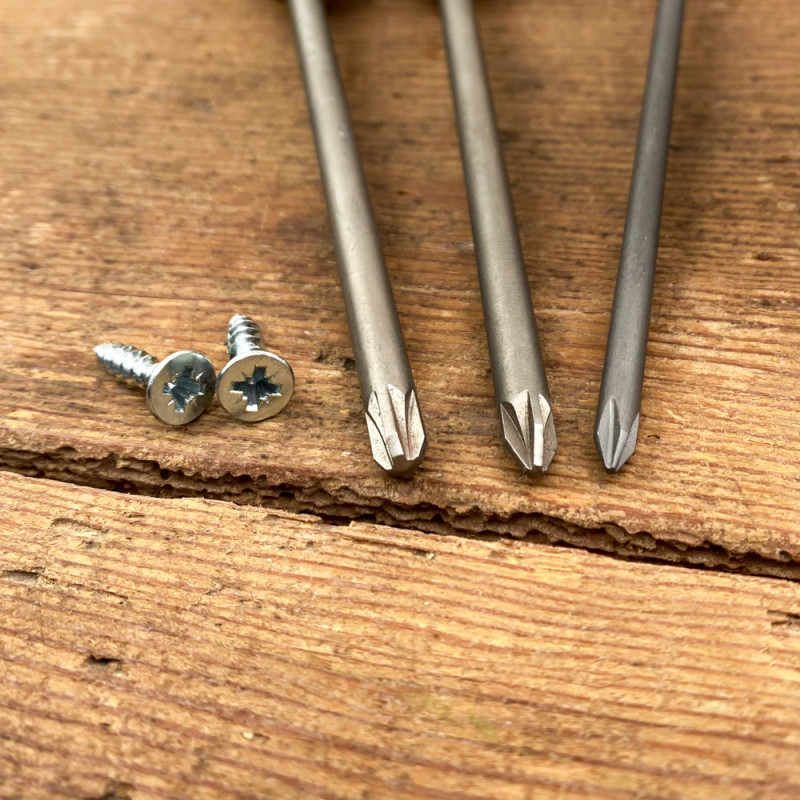 Wood-handled pozidriv screwdriver