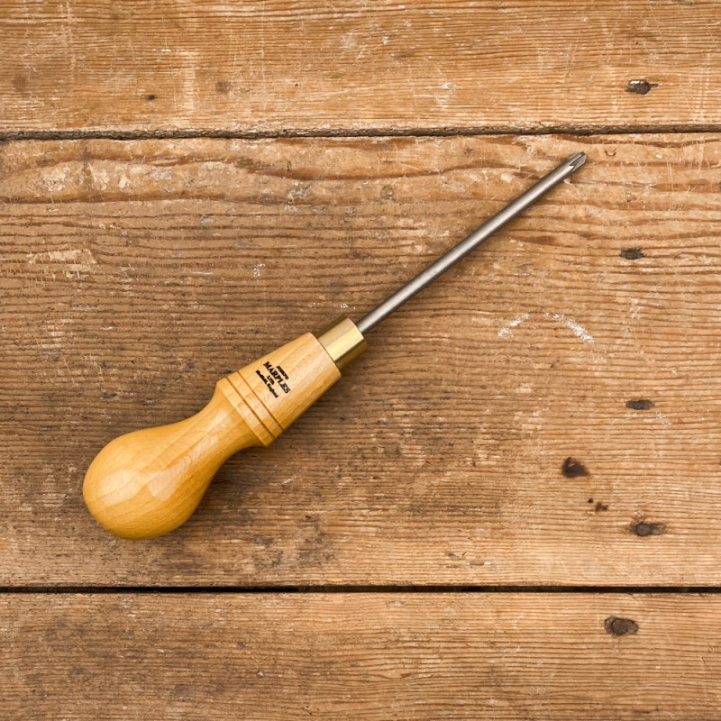 Wood-handled pozidriv screwdriver