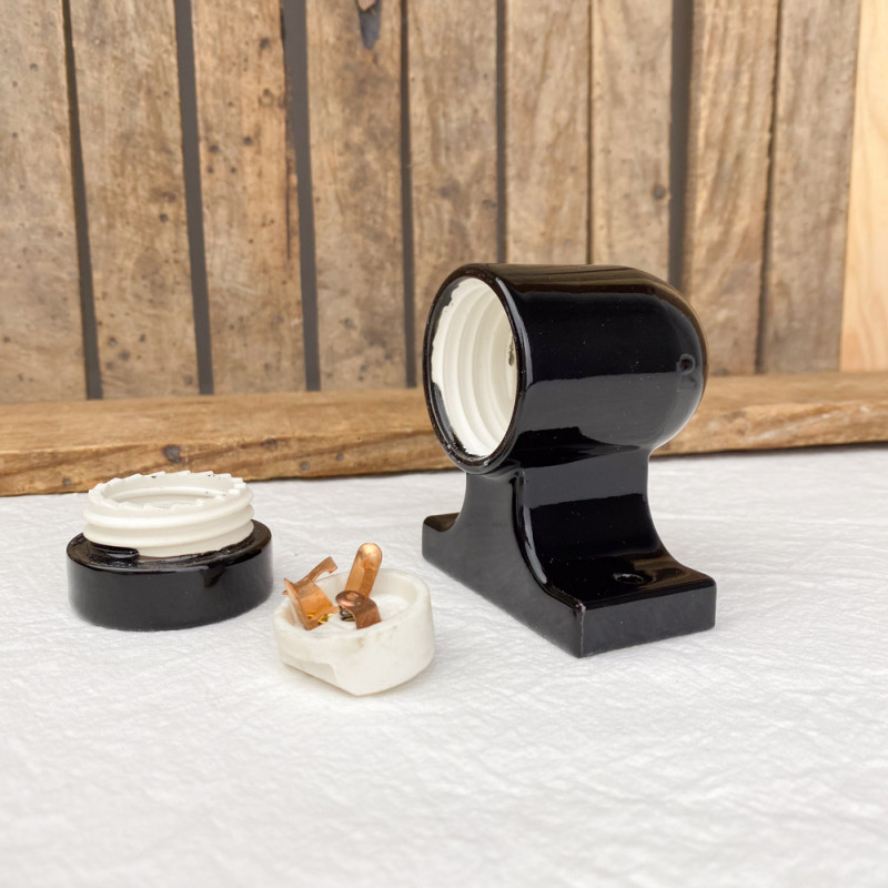 Applique murale à pattes de fixation