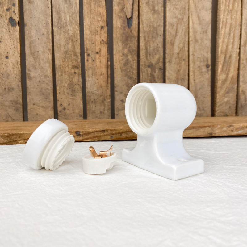 Wall lamp with mounting brackets