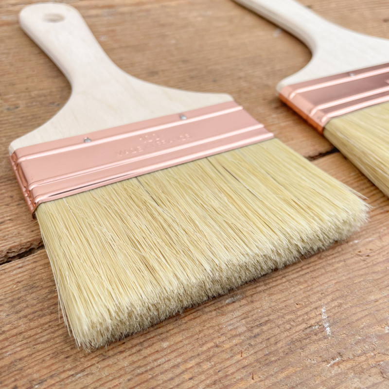 Spalter brush for varnishes and sealants