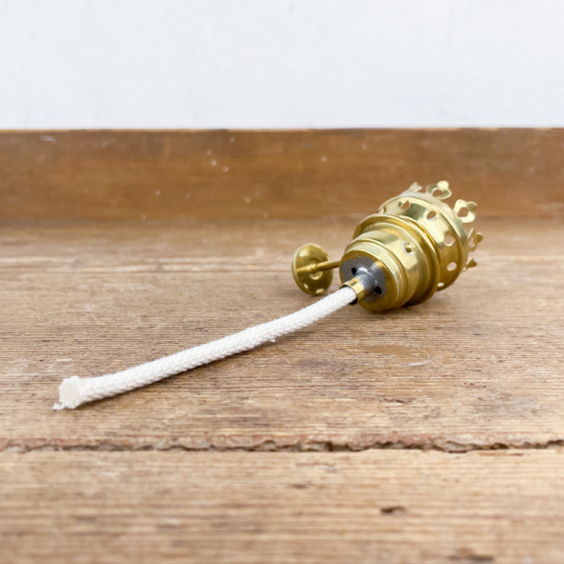 Marine brass spout with gallery and wick