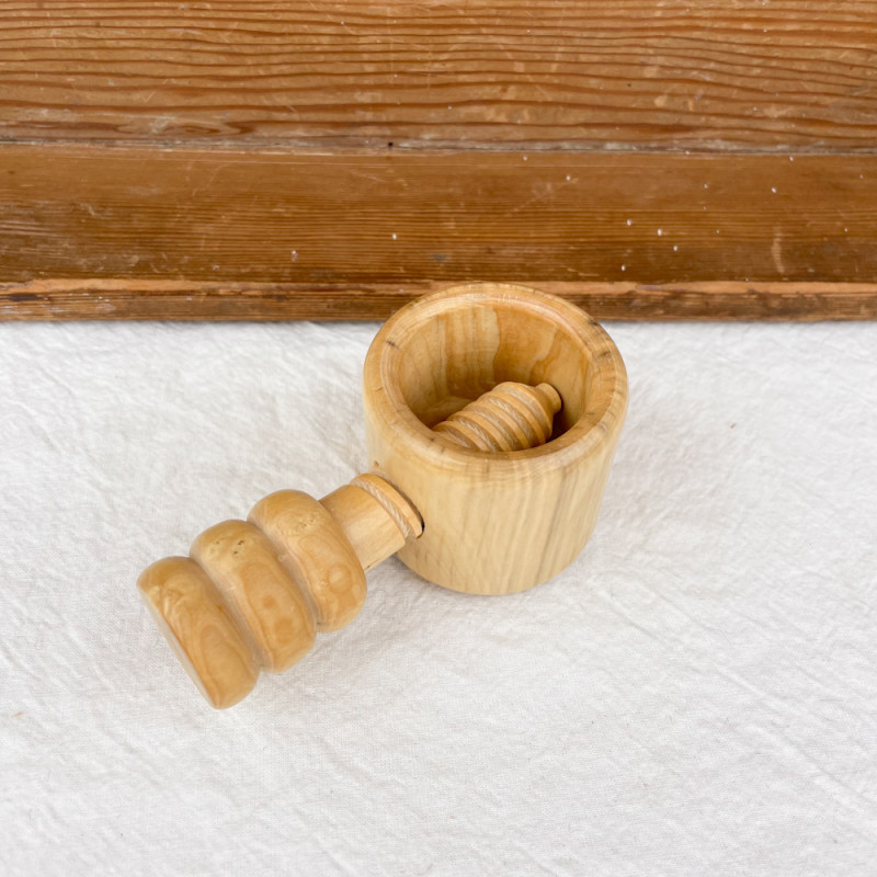 Screw nutcracker in boxwood
