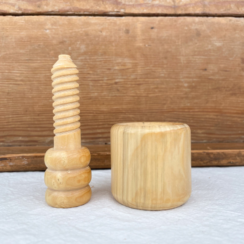 Screw nutcracker in boxwood