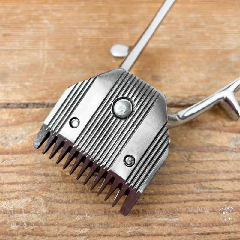 Manual hair clippers