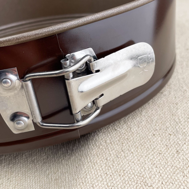 Non-stick removable springform pan