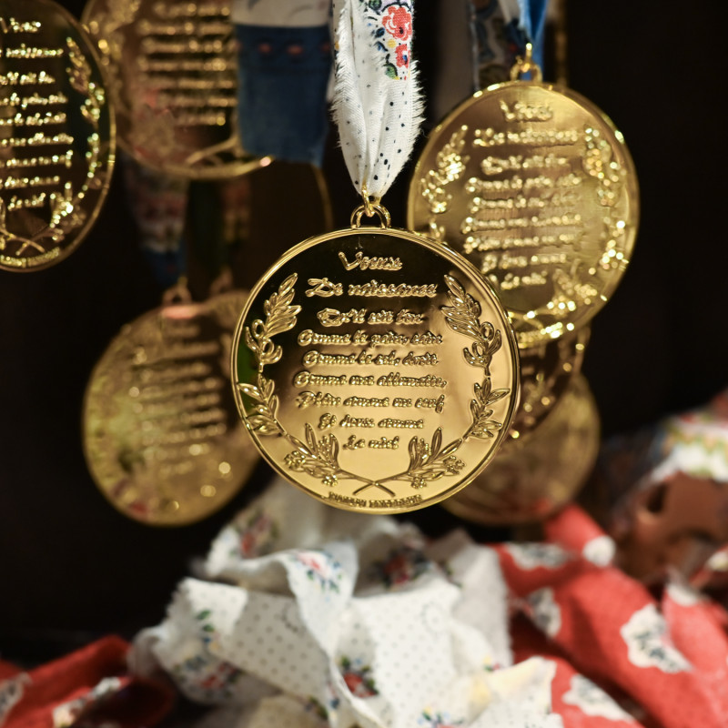 Cradle medal birth wishes