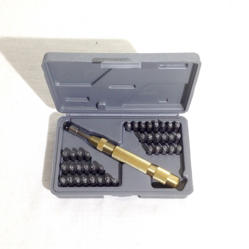 Letter and number marking set