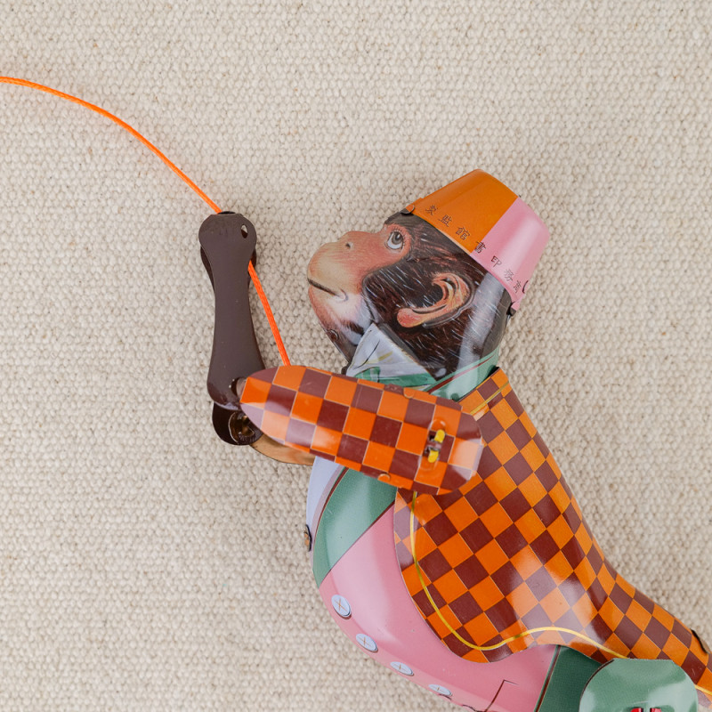 Mechanical climbing monkey