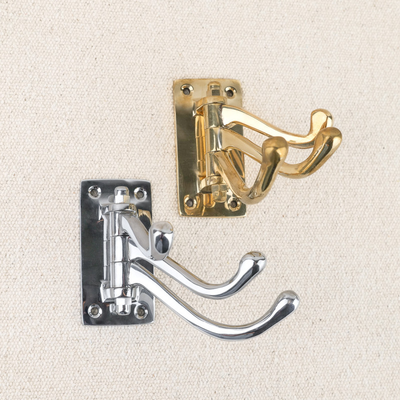 Triple swivel hook