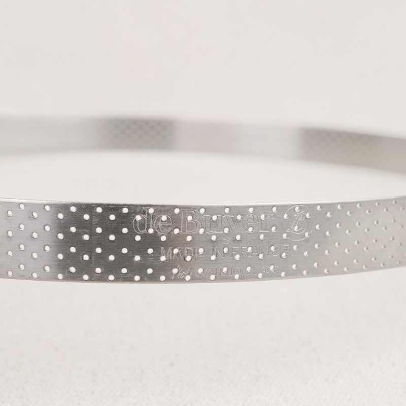 Perforated stainless steel pie ring De Buyer