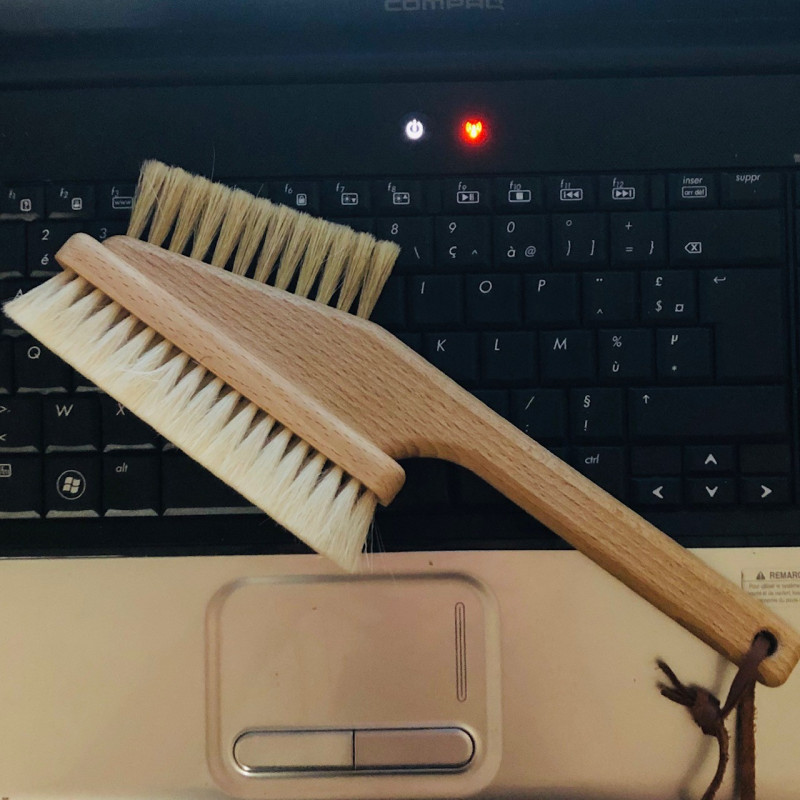 Computer brush