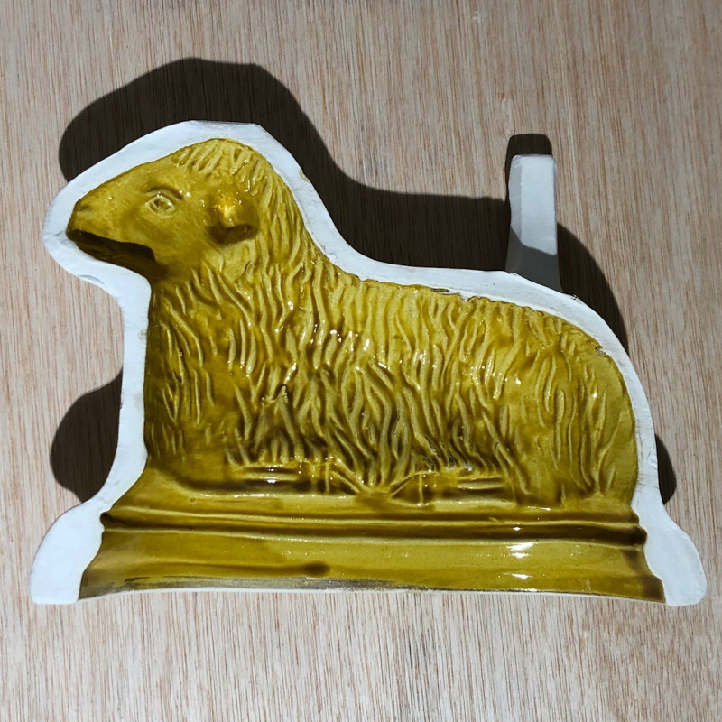 Pascal lamb mold
