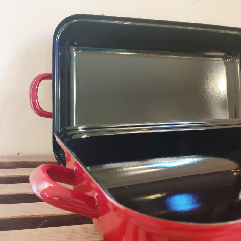 Red enamel roasting pan