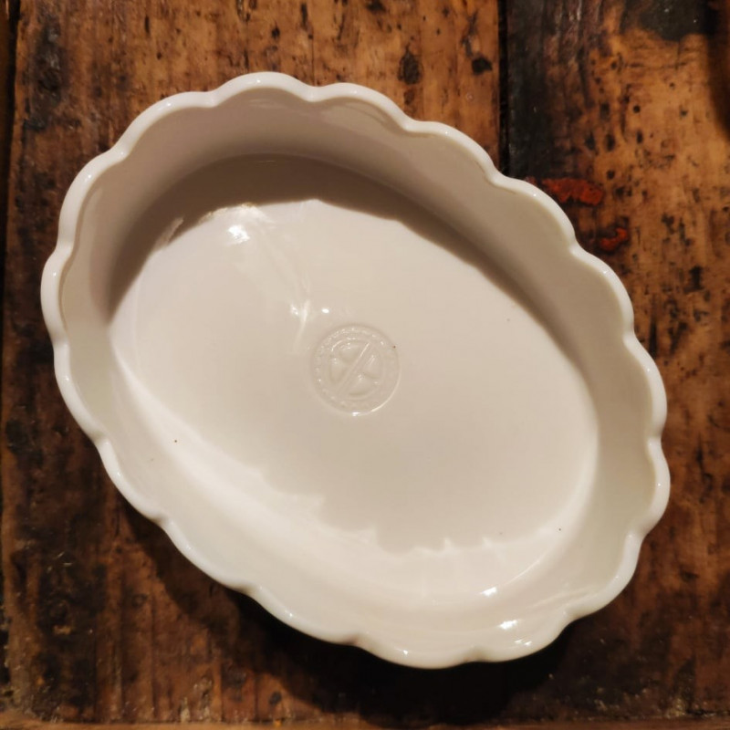 Scalloped soap dish